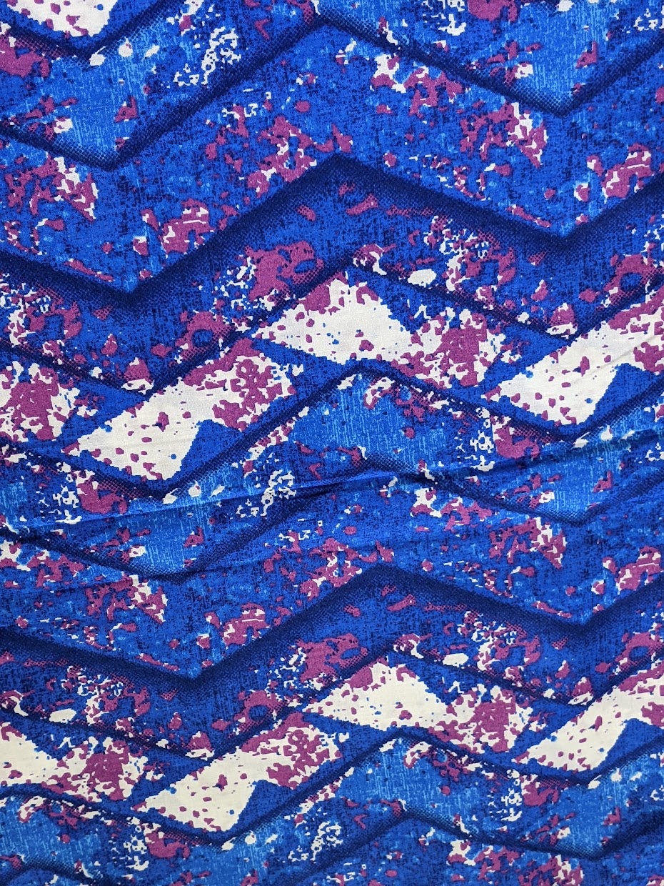 Blue Geometric Wave Pattern, Purple Speckles on White Daviva Expression ...